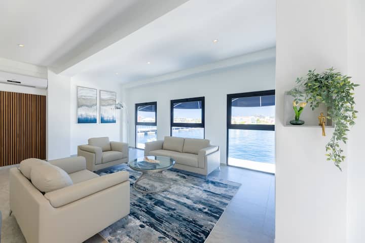 Handelskade's Grand Historical Penthouse: Refined - Curaçao