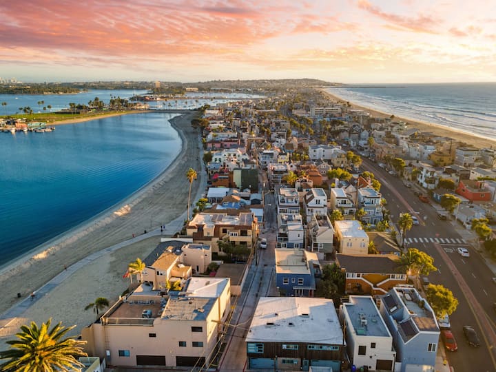 Tri-level Beach Home W/ Ocean & Bay Views+hot Tub! - San Diego