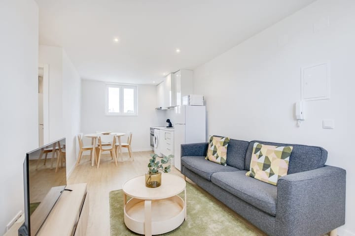 Stylish Riverside Charm Apartment With Pool - Barreiro