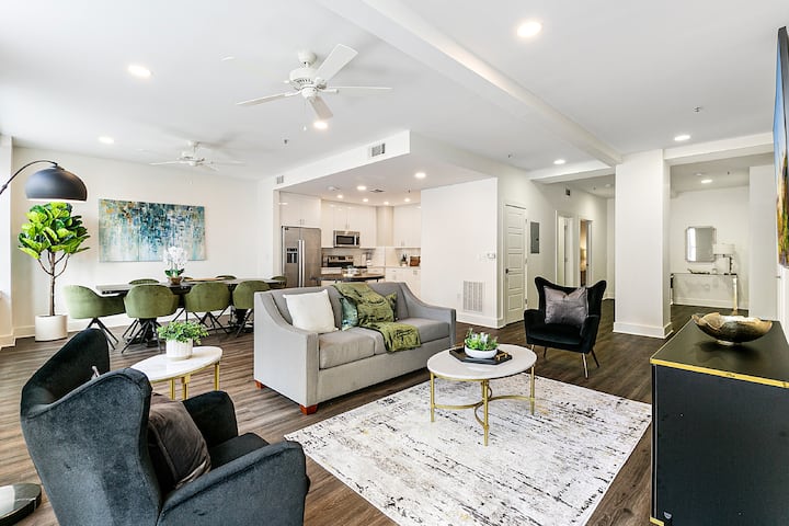 Spacious Luxury: 4br Condo Moments From Fq - New Orleans, LA