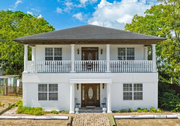 River View- Walk Everywhere! Screen Porch, Balcony - Folly Beach, SC