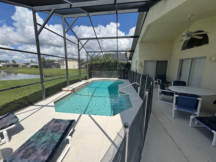 Cumbrian Sunset Villa - Kissimmee, FL