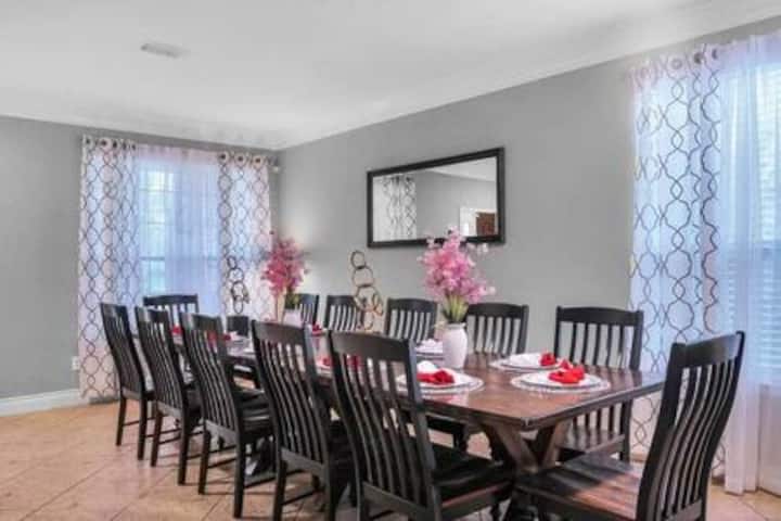 Top Notch - Former Model Home - Humble, TX