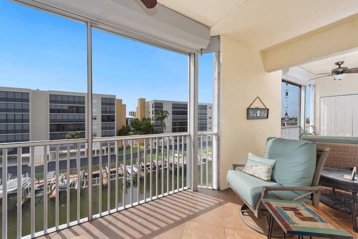 Canal Views And Great Amenities-2br Casa Marina - Fort Myers Beach, FL