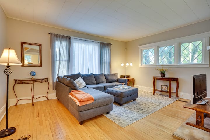 Walk To Syracuse Campus: Family-friendly Home! - Syracuse, NY