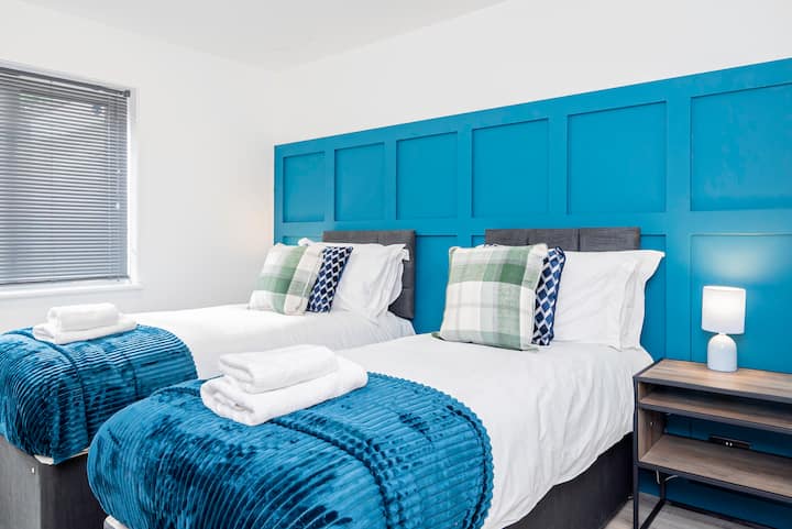 8-beds • 3 Baths • Parking • Contractor Friendly - Alton