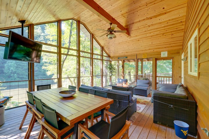 Riverfront West Virginia Cabin W/ Screened-in Deck - Hillsboro, WV