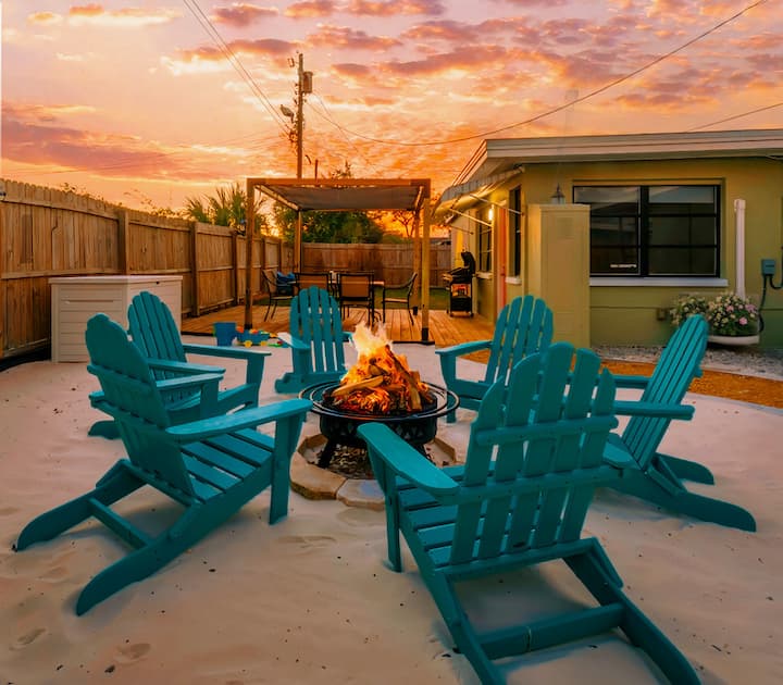 Beach House W/ Fire Pit • Kid Friendly • Sleeps 8 - Clearwater, FL