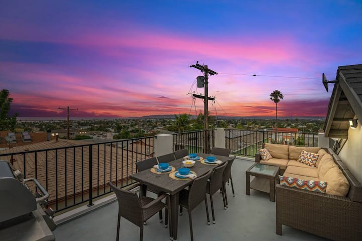 Saratoga Sunset | Rooftop | Sleek | Walk To Beach - San Diego, CA