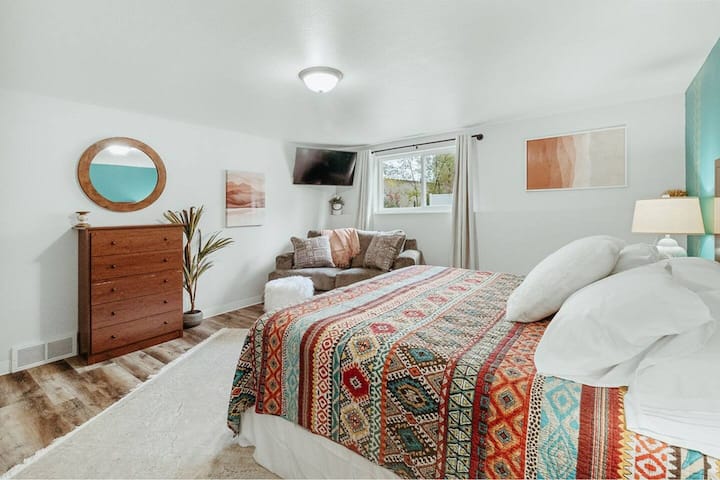 Washington Manor Room #11 - Affordable Room Stay - Stevens Point, WI