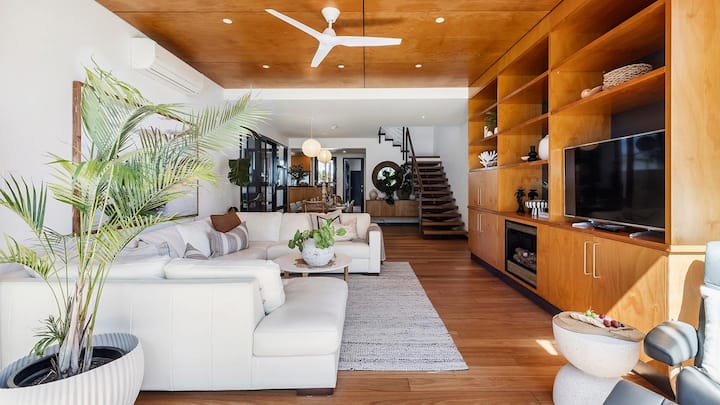 The Boathouse On The Beach - Contemporary Waterfro - Nelson Bay