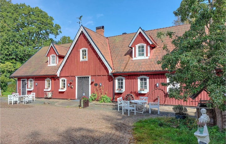 7 Bedroom Gorgeous Home In Ubbalt - Markaryd
