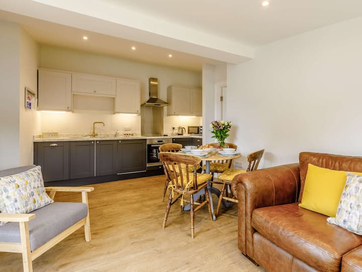 2 Bed In Thornfalcon (83696) - トーントン