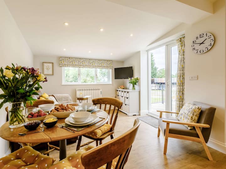 2 Bed In Thornfalcon (83696) - Taunton