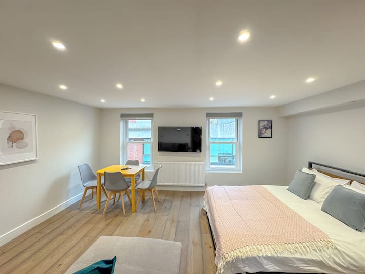 Premium-located One-bedroom - London