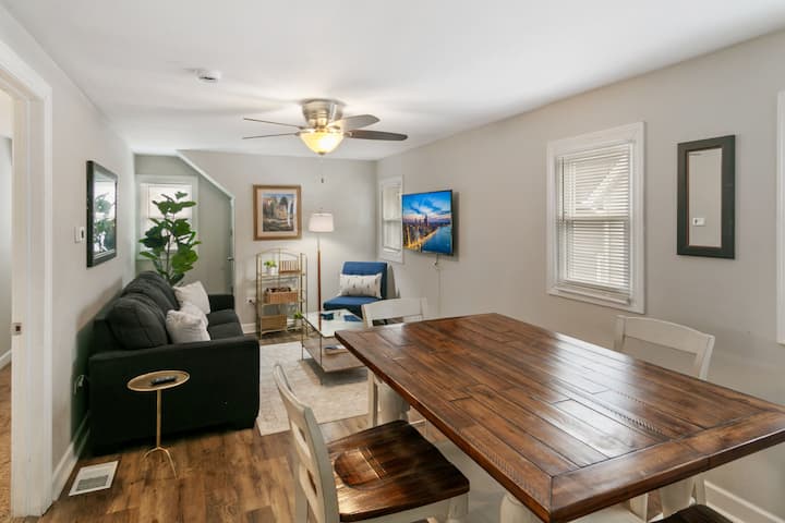 Clean & Modern Apt Dt Libertyville Near Naval Base - Libertyville, IL