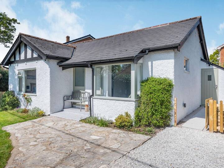 2 Bed In Lymington (Oc-87885) - New Milton