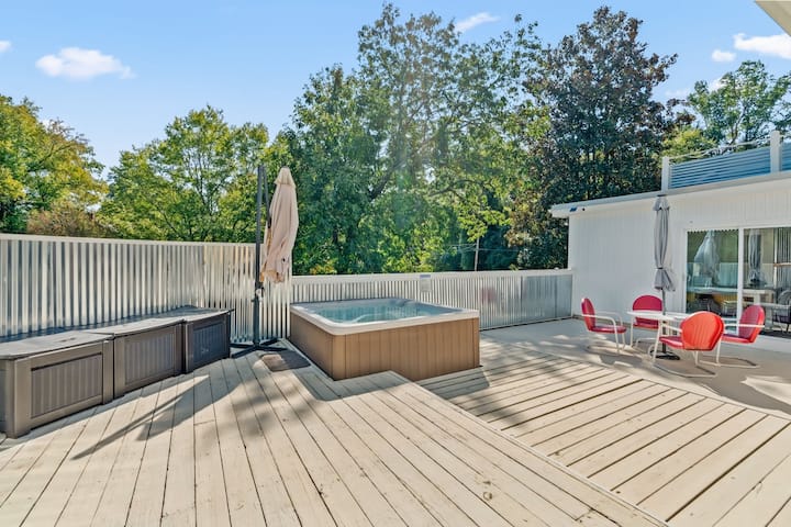 Modern | Hot Tub | Bar | Patio | Hpu - High Point, NC
