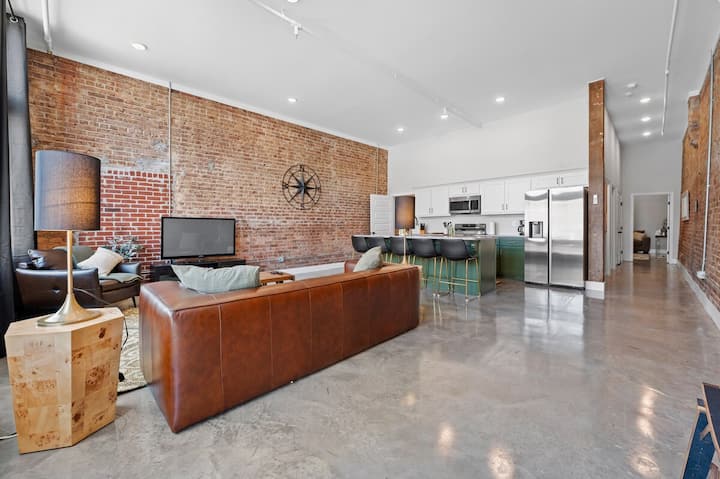 Beautiful 2br On Main St - Tennessee Aquarium Conservation Institute