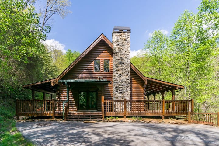 Lakeview Retreat- Hot Tub - Ping Pong - Dahlonega, GA