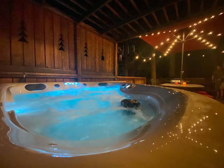 Cozy Cabin W/ Hottub, Fireplace, & Yard For Pets - Fawnskin, CA