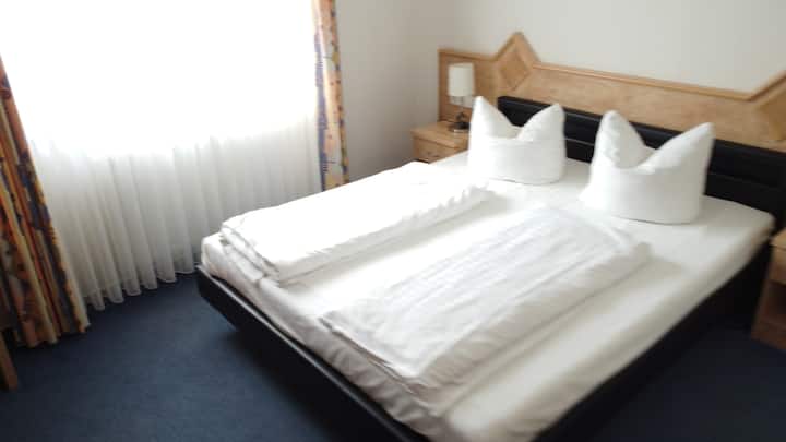 Double Room With Bathroom - Sinsheim