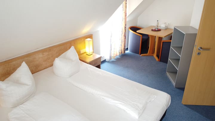 Apartment-private Bathroom-courtyard View - Sinsheim