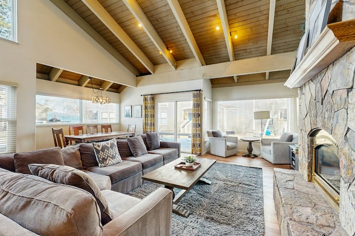 5br Townhome With Loft, Pools, And Hot Tubs - South Lake Tahoe, CA