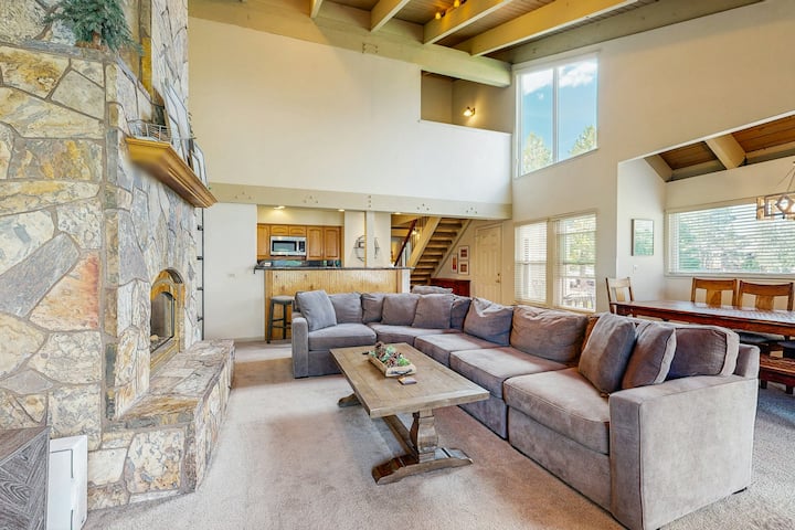 5br Townhome With Loft, Pools, And Hot Tubs - South Lake Tahoe, CA
