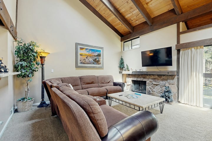 Resort Home With Private Beach Access & Lakefront - South Lake Tahoe, CA