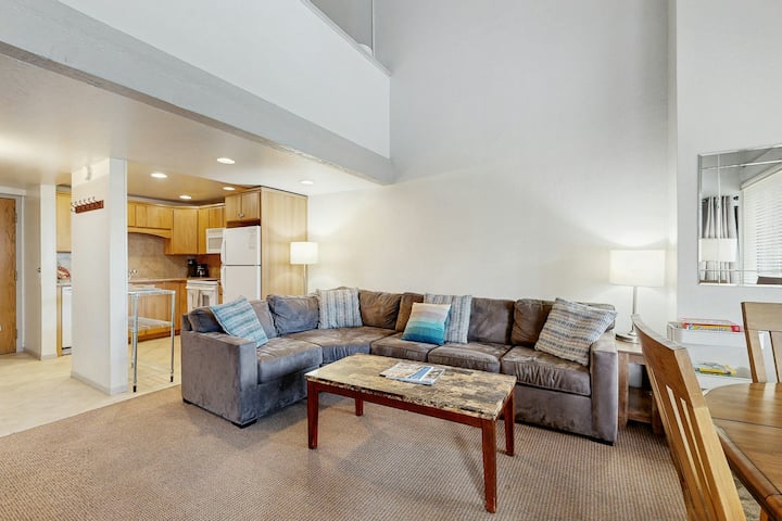 Lakeland Village 1br & Loft, Pools, Sandy Beach - South Lake Tahoe, CA