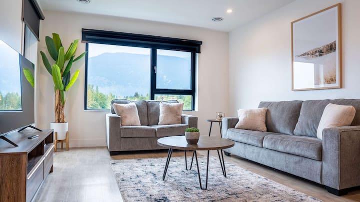 Condo With Hot Tub - Revelstoked Getaway - Revelstoke