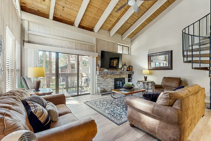2br With Loft Near The Lake With Fireplace & Pools - Lake Tahoe