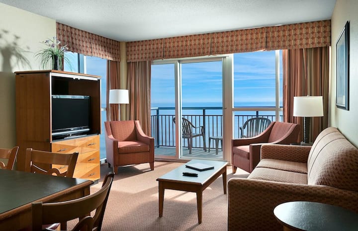 Beach Lover's Haven With Ocean-view Balconies - Myrtle Beach