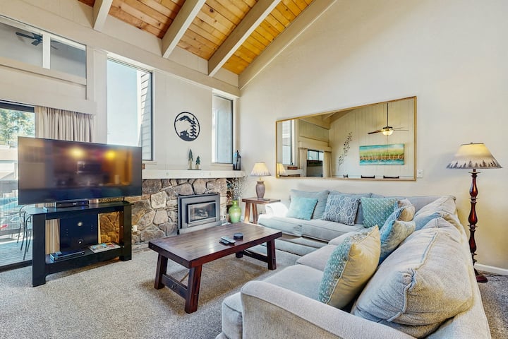 Lake View | 4br With Loft Townhome - South Lake Tahoe, CA