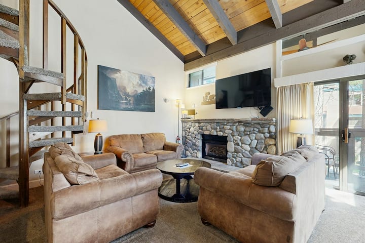 2br With Loft By The Lake With Sauna & Hot Tubs - South Lake Tahoe, CA