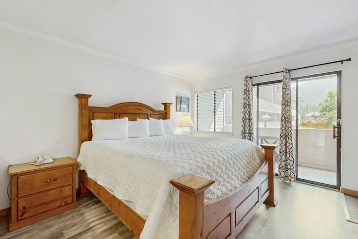 Lakeland Village Deluxe Studio, Hot Tubs & Pools - Stateline, NV