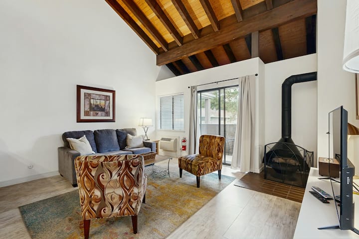 Lakeland Village Studio With Loft, Beach & Pools - サウス・レイク・タホ, CA