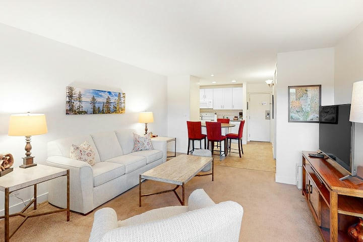 1 Br With Partial Mountain Views, Outdoor Hot Tub - South Lake Tahoe, CA