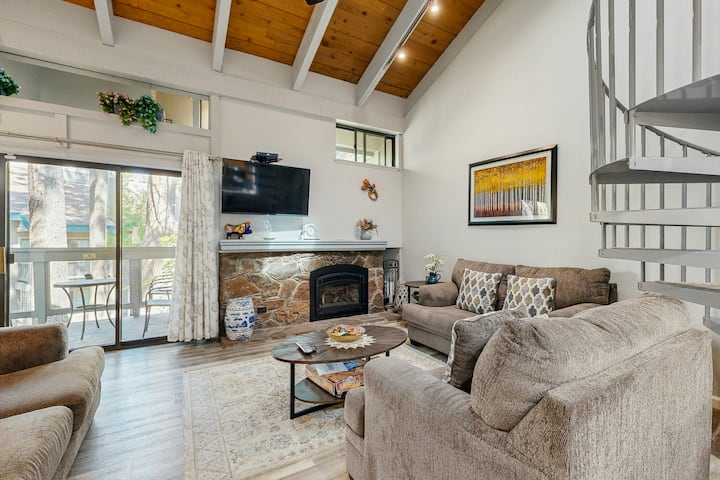 1br & Loft At Lakeland Village With Pools, Hot Tub - South Lake Tahoe, CA