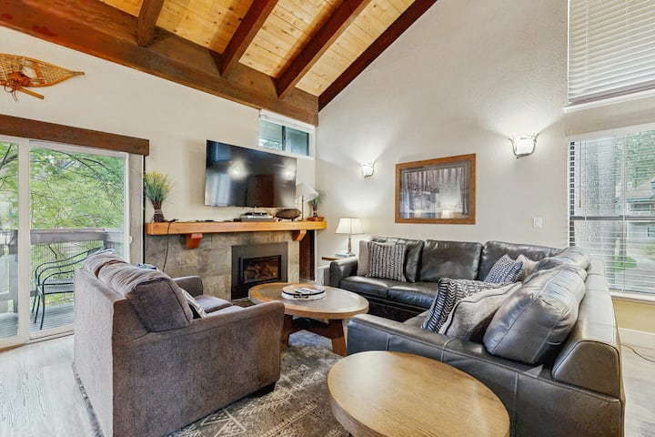 2 Br2 & Loft End Townhome With Pools & Hot Tubs - South Lake Tahoe, CA