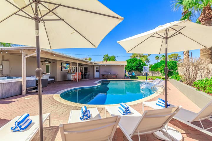 Old Town Heated Pool Hot Tub Putting Green - Scottsdale, AZ