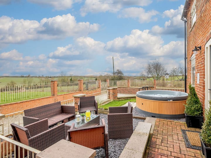 2 Bed In Caunton (91051) - United Kingdom