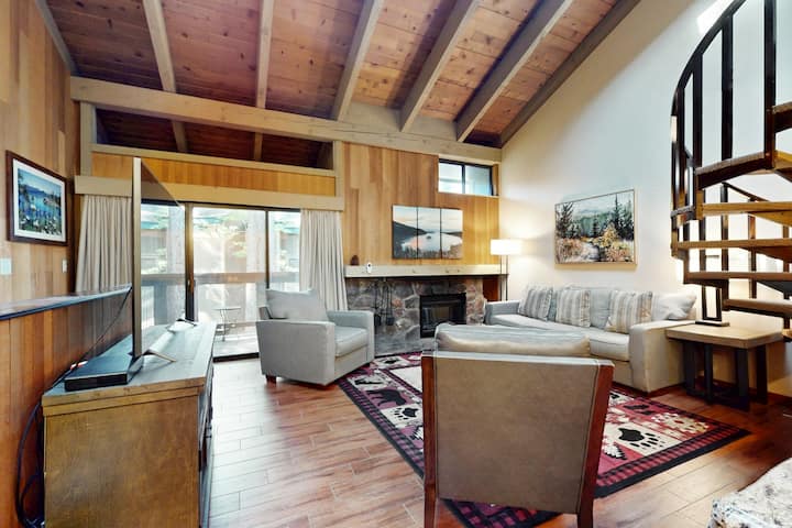 Lakeland Village 1br With Loft, Hot Tubs, Pools - South Lake Tahoe, CA