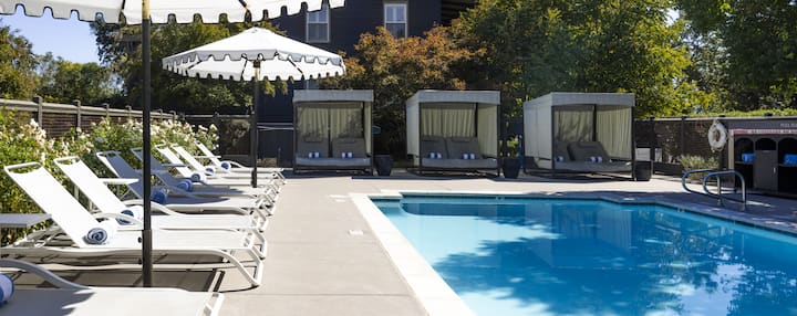 Junior In Style Amidst Scenic Vines - Yountville