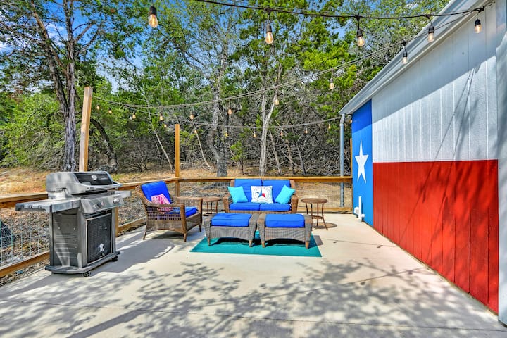 Bulverde Farmhouse | Patio, Bbq & Near San Antonio - Natural Bridge Wildlife Ranch