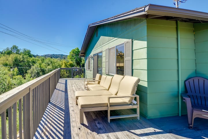 1 Mi To Whiskey Row: Home W/ Fire Pit & Deck - Prescott, AZ