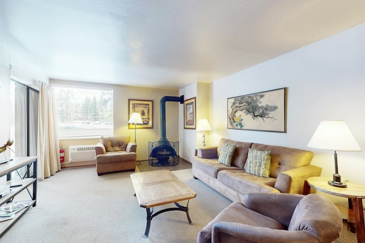 1 Br With Balcony, Hot Tub, & Fireplace - South Lake Tahoe, CA
