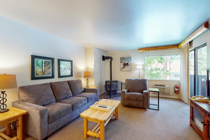 1 Br With Fireplace, Outdoor Hot Tub, & Sauna - Stateline, NV