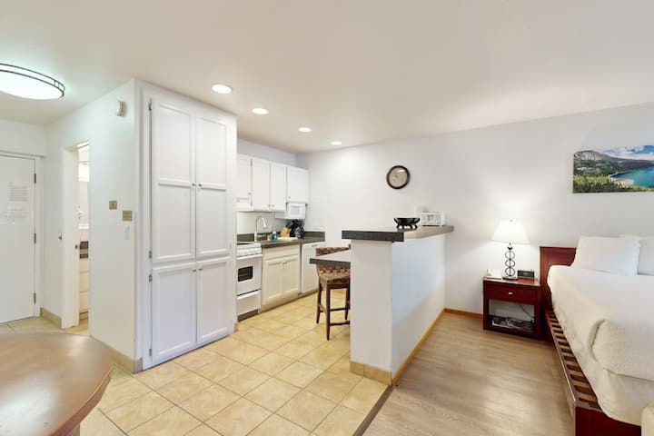 Lakeland Village Lodge Deluxe Studio With Pools - South Lake Tahoe, CA